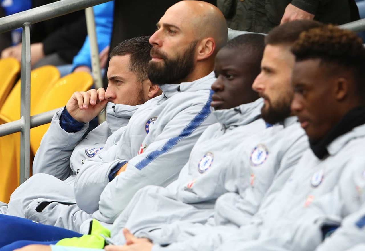 (Image) Eden Hazard looks rather fed up among Chelsea substitutes