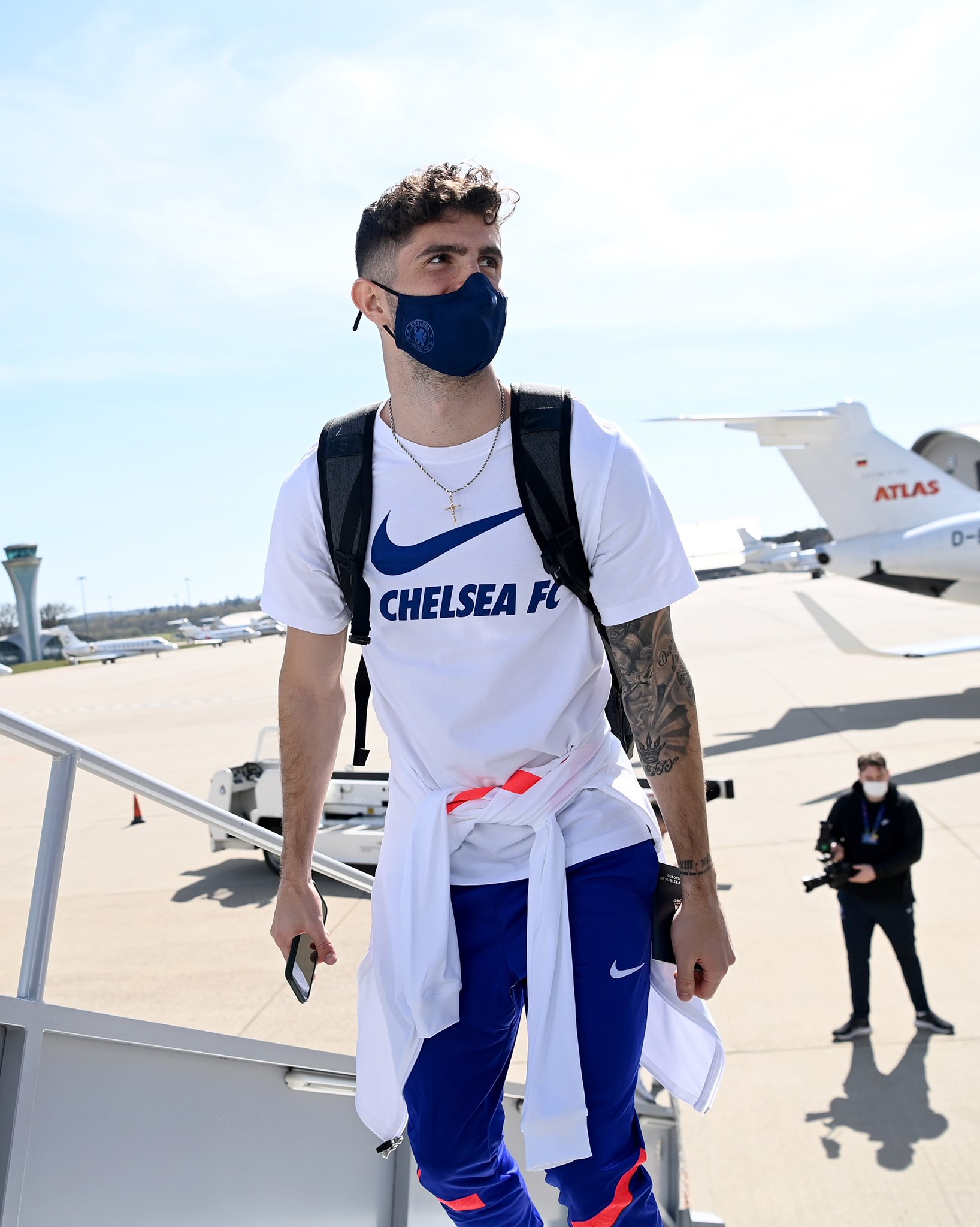 (Images): Chelsea players board the Champions League plane | Chelsea News