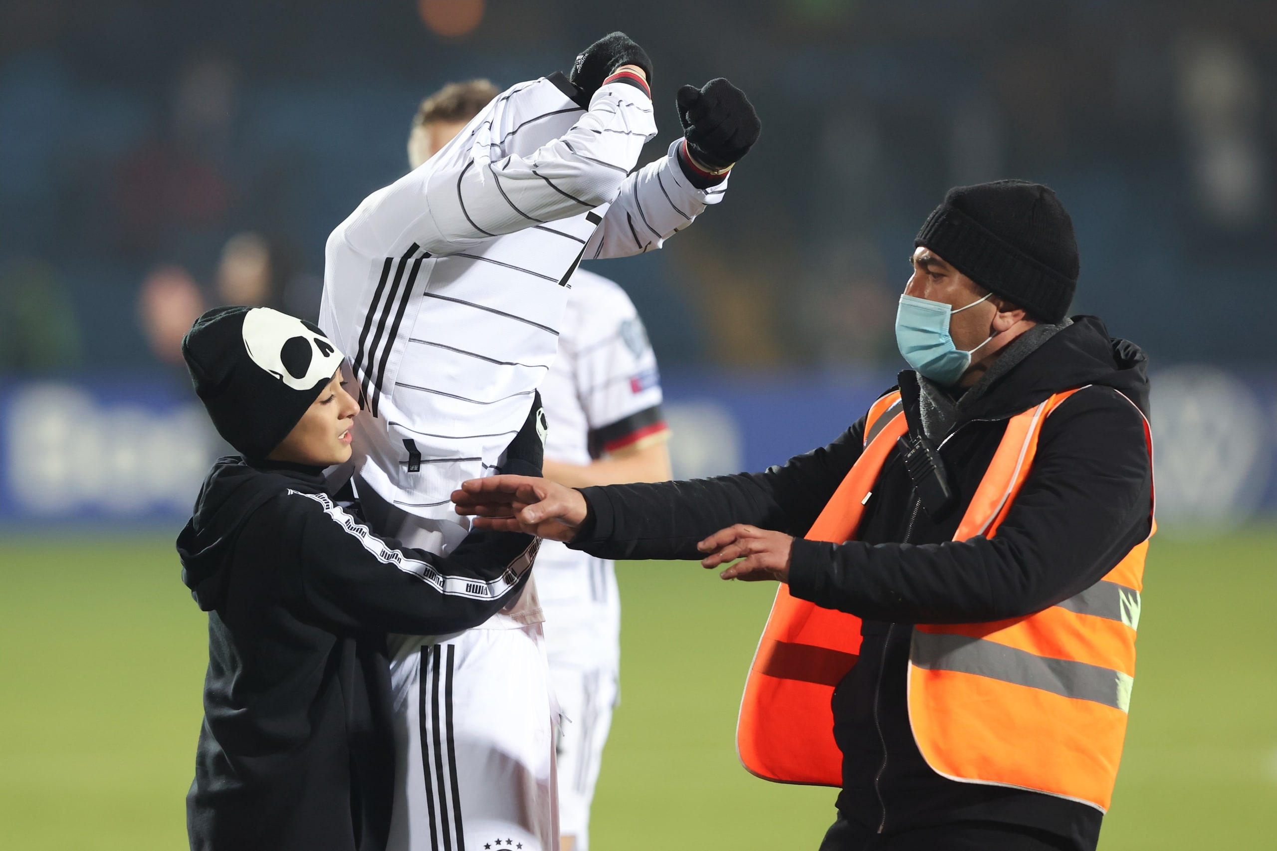 (Images): Kai Havertz gives young kid his shirt after he runs onto the ...