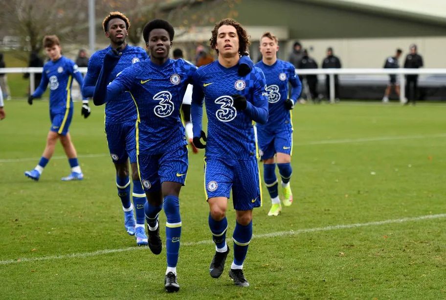 German clubs circle top talents and "alarm bells" ring in Chelsea's ...