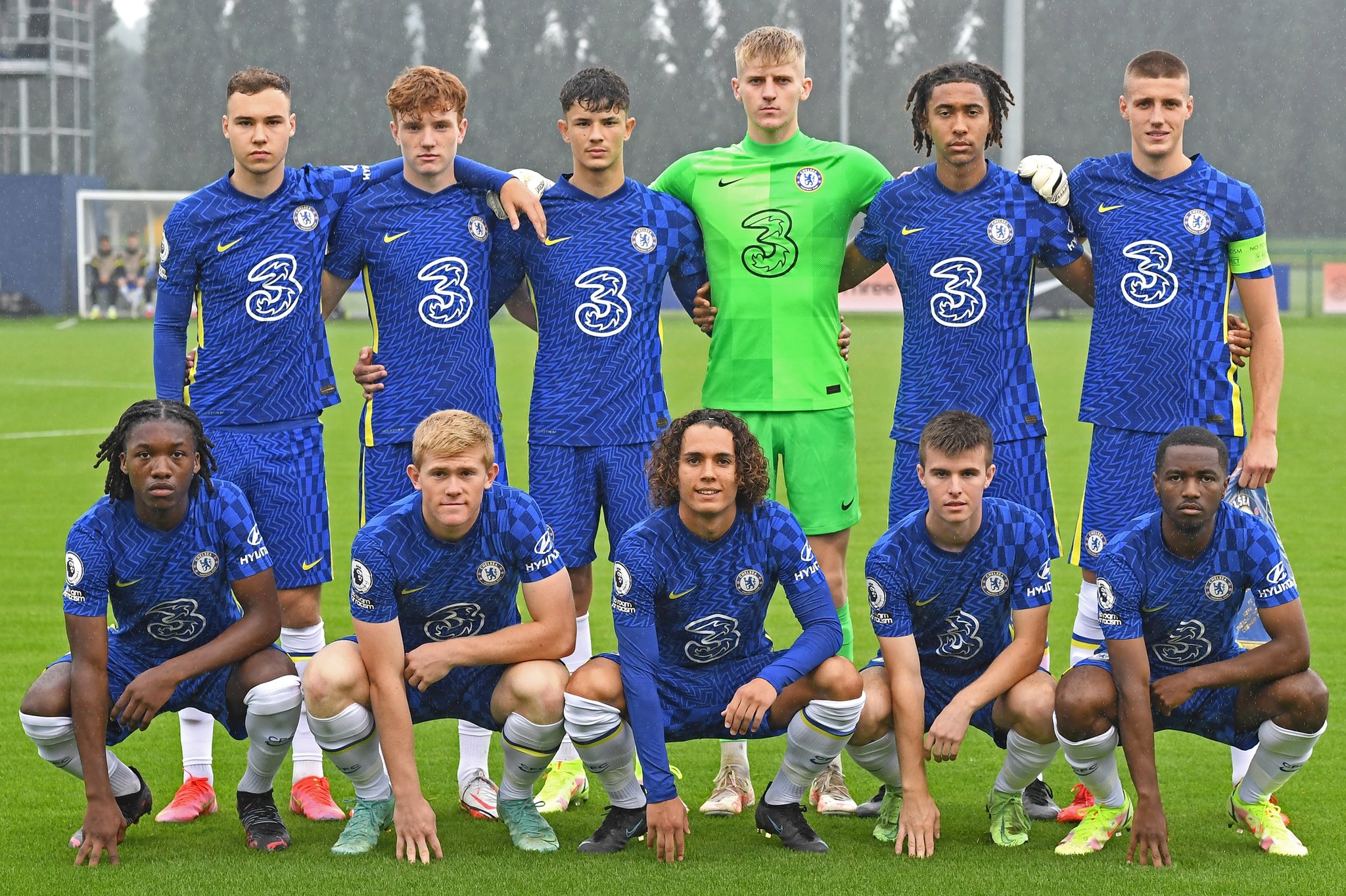 Chelsea youngster names senior player who has been "a big help to me ...