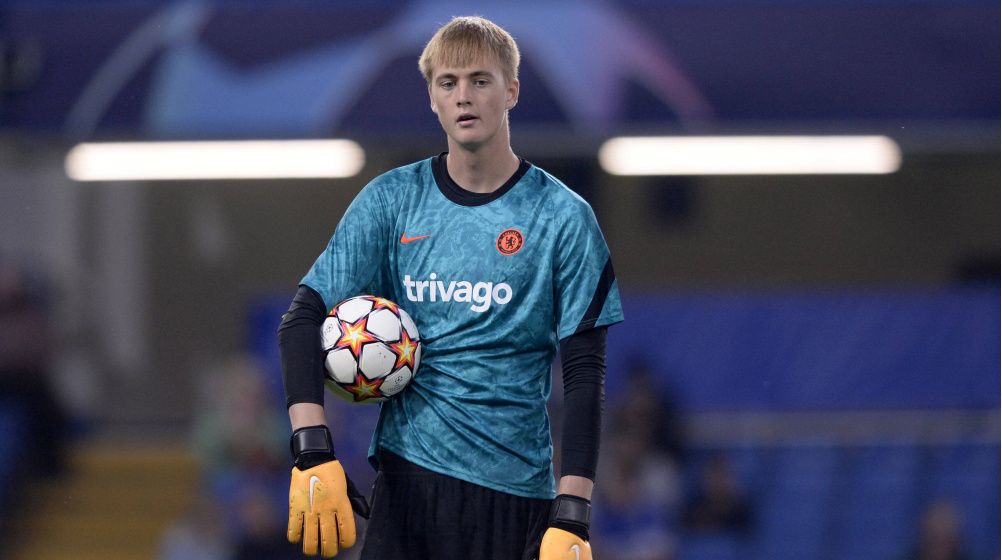 Chelsea set to send one young goalkeeper out on loan ahead of buying ...
