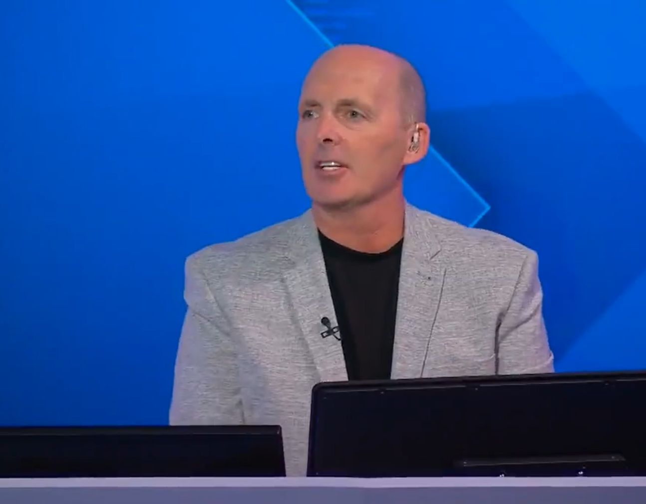 (Video): Mike Dean digs himself deeper on Chelsea refereeing scandal ...