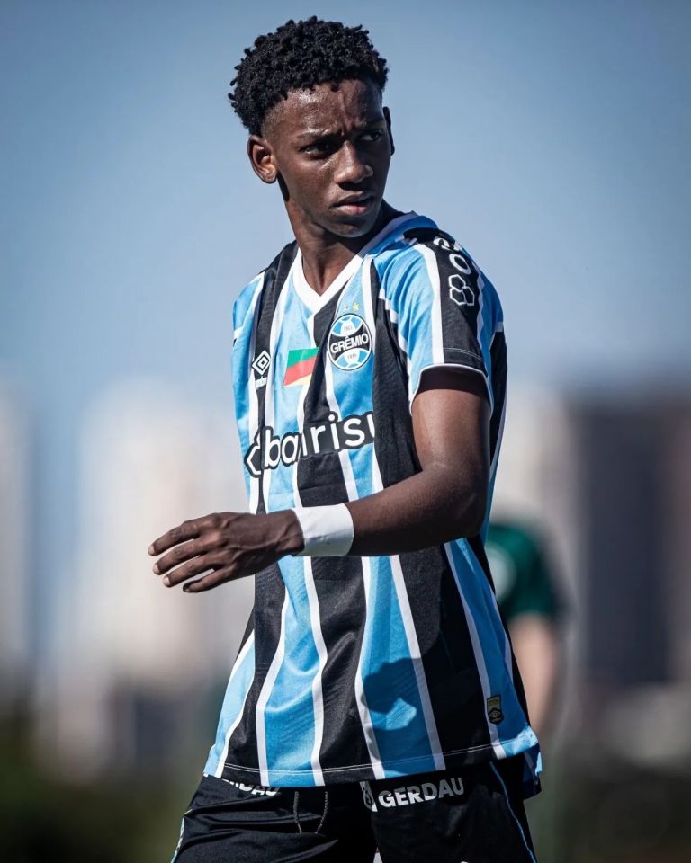 Chelsea in ongoing talks with Gremio over deal for 16-year-old Gabriel Mec