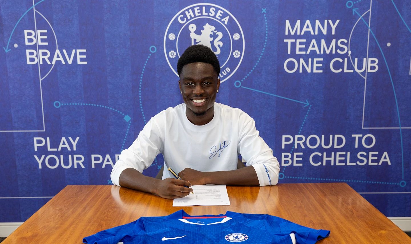 OFFICIAL: Genesis Antwi signs new Chelsea contract