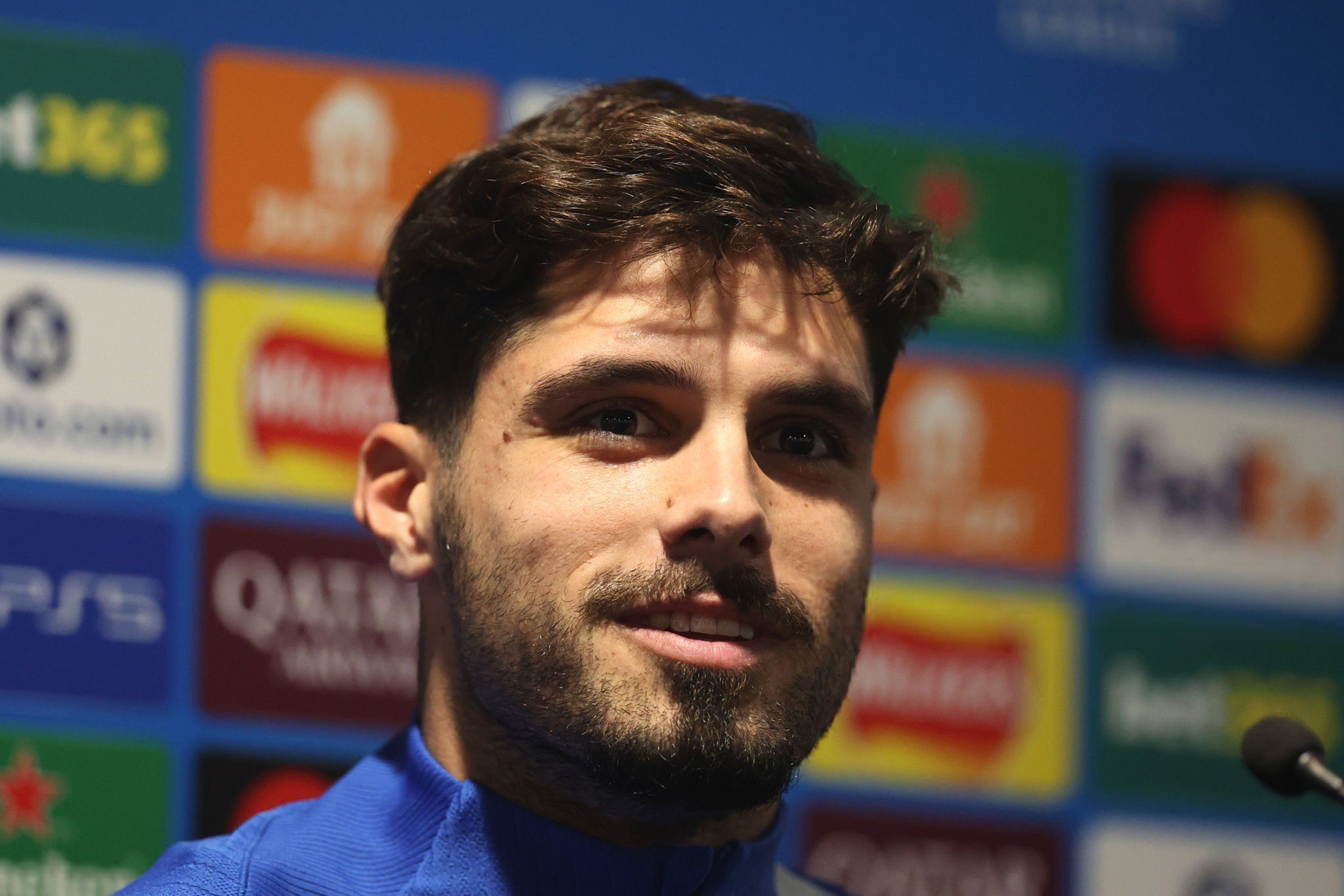 Mourinho calls Chelsea star "one of the best wingers in the world"