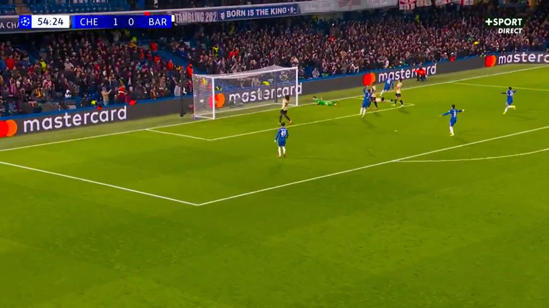 (Video): Estevao rocket against Barcelona stuns teammates