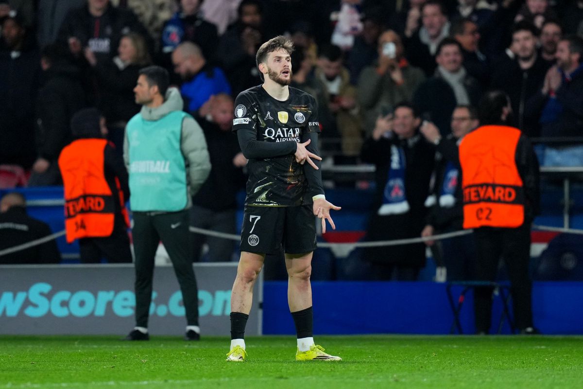 Khvicha Kvaratskhelia praises Chelsea despite 5-2 PSG defeat